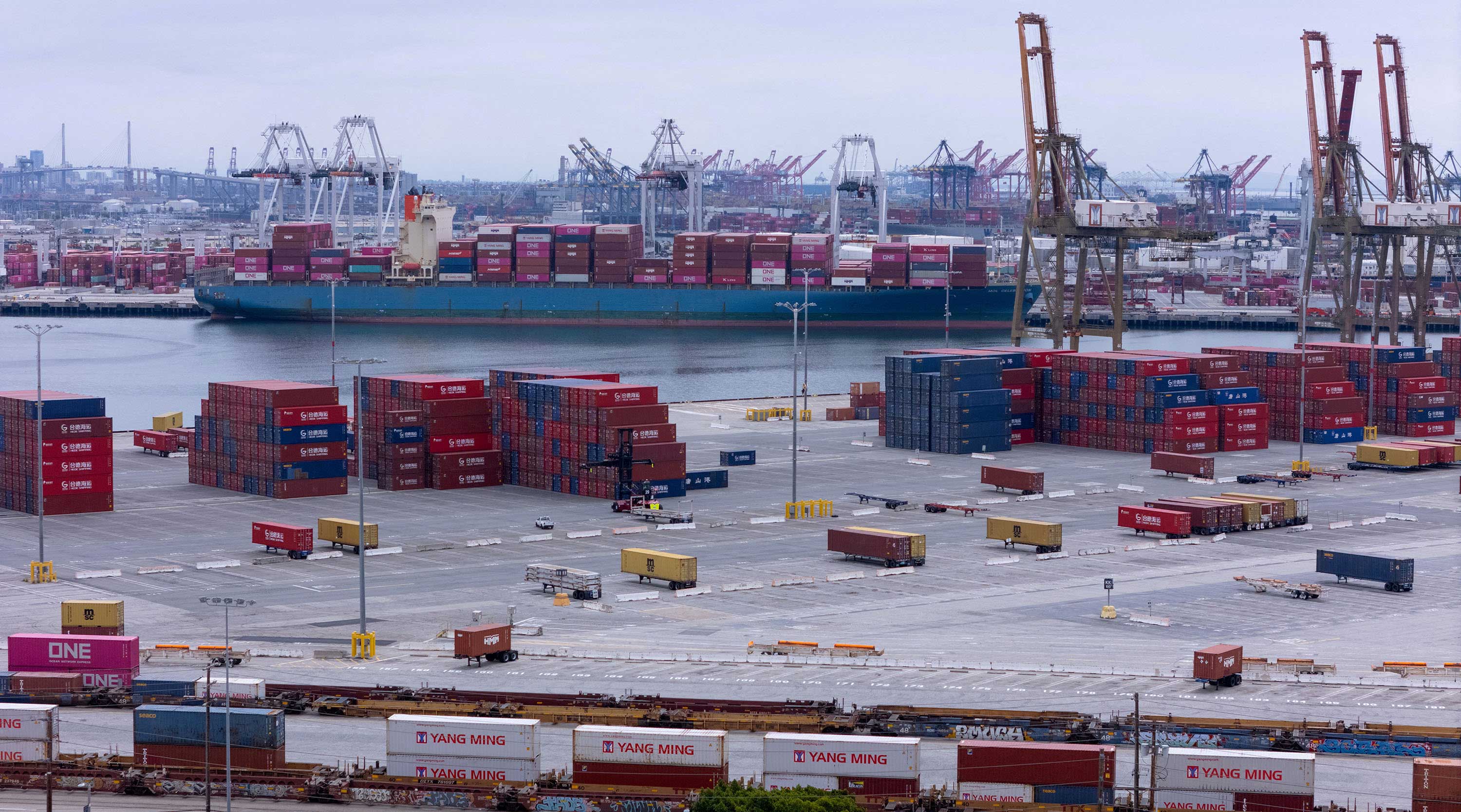 The global economic effects of Trump's 2025 tariffs | PIIE